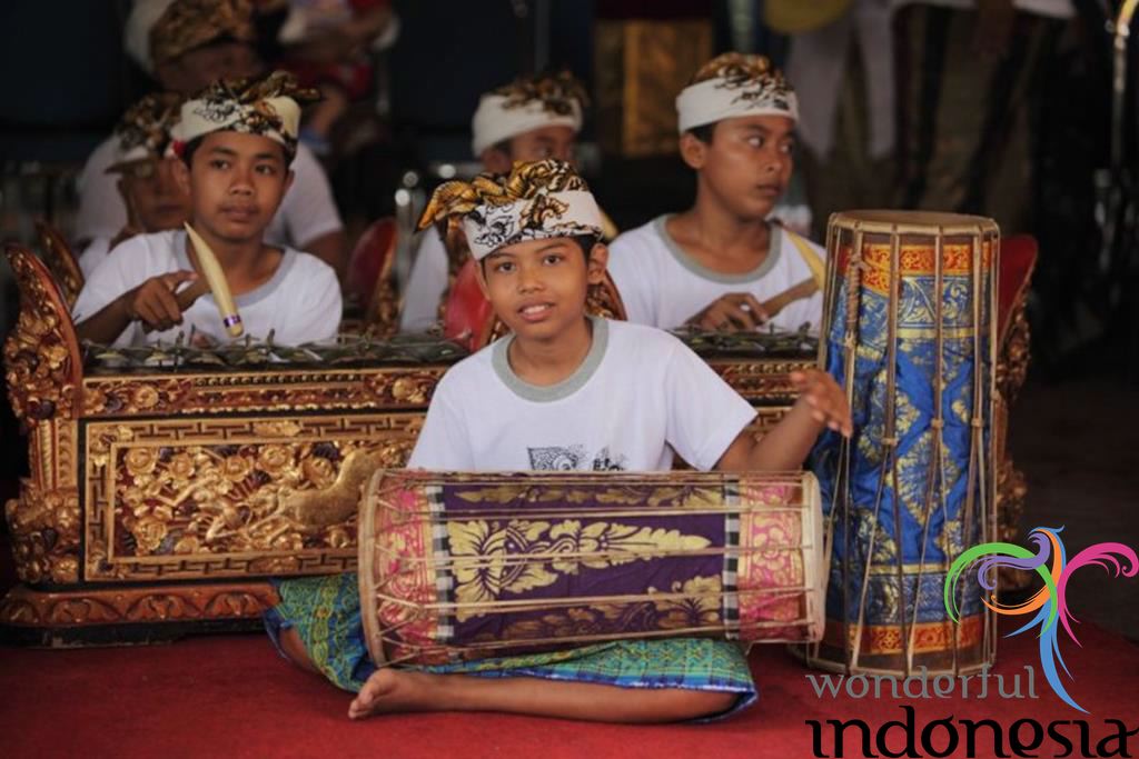 BALI INDONESIA Tourism - Photo Gallery - traditional musical ...