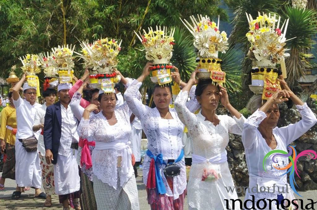 BALI INDONESIA Tourism - Photo Gallery - ulun danu bratan temple ...