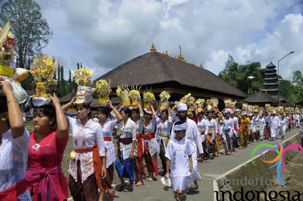 BALI INDONESIA Tourism - Photo Gallery - ulun danu bratan temple ...