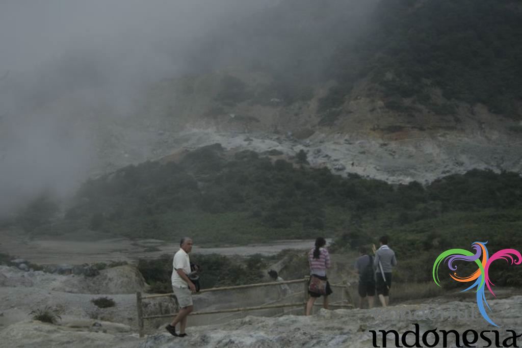 Central Java Tourism - Photo Gallery - kawah sikidang dieng wonosobo 7.JPG
