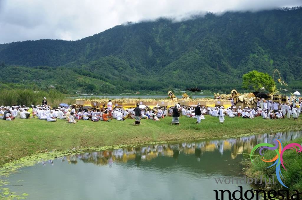 BALI INDONESIA Tourism - Photo Gallery - ulun danu bratan temple ...