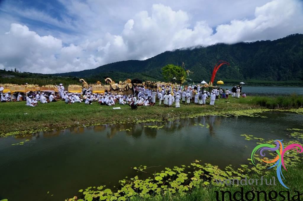 BALI INDONESIA Tourism - Photo Gallery - ulun danu bratan temple ...