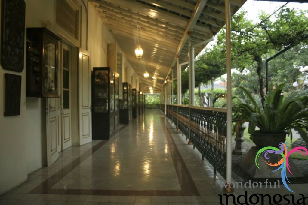 Des Beaux photos de Central java keraton surakarta hadiningrat 2.JPG