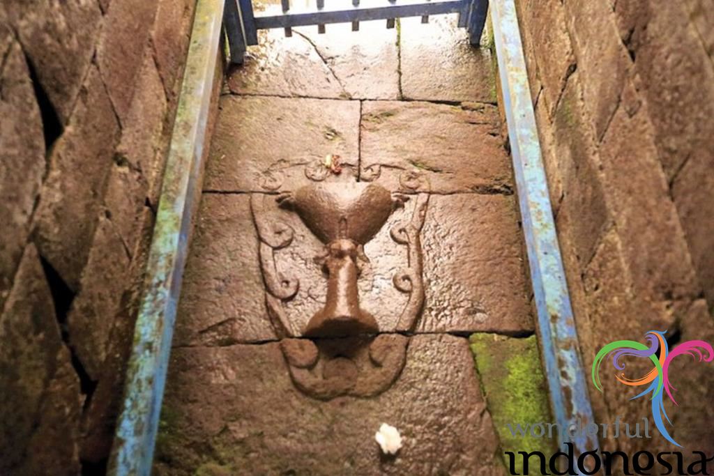 Des Beaux photos de Central java sukuh temple karanganyar central java ...