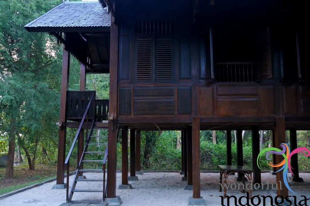 Des Beaux photos de Central java traditional house karimunjawa 1.JPG