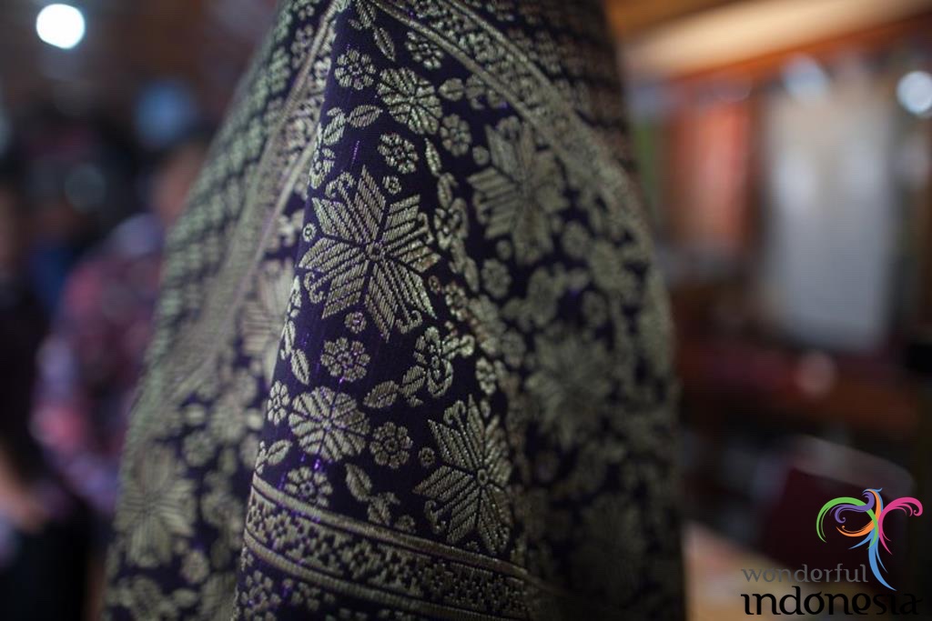 Ouest Tourisme de Sumatra - Galerie de Photo tenun songket silungkang ...
