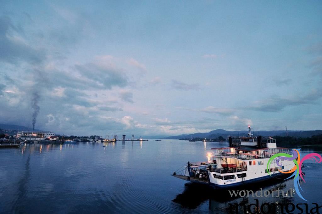 les Moluques - Maluku Tourisme ambon ferry port maluku 1