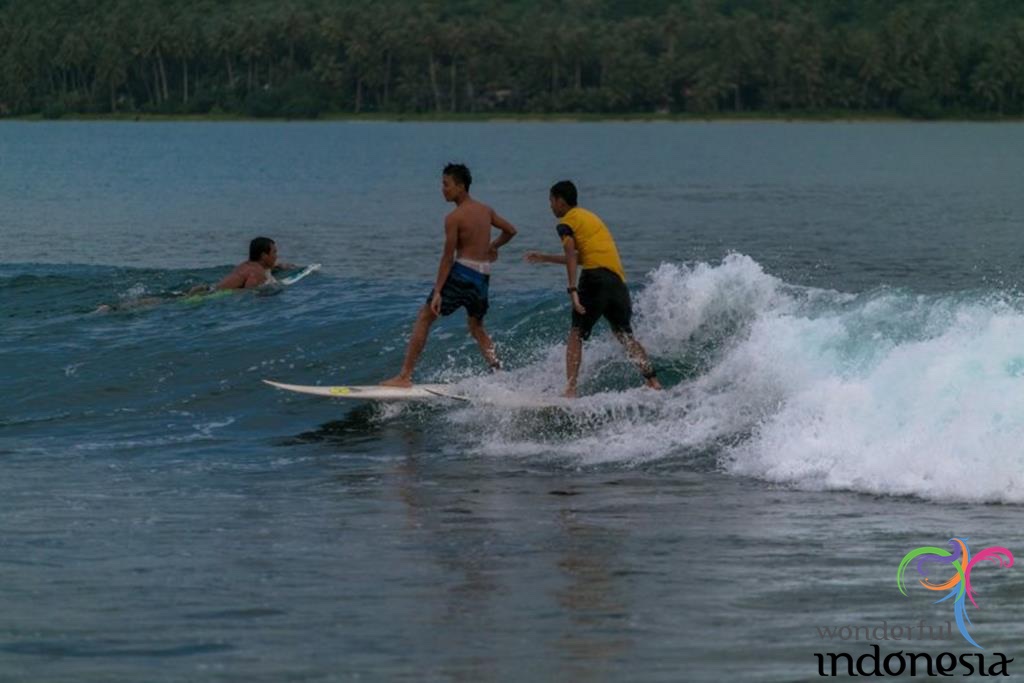 Nord Tourisme de Sumatra sorake beach nias north sumatra 2