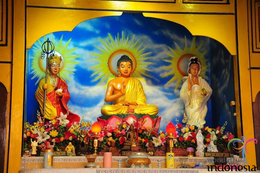 Jakarta Tourism - Photo Gallery vihara dharma jaya jakarta 4