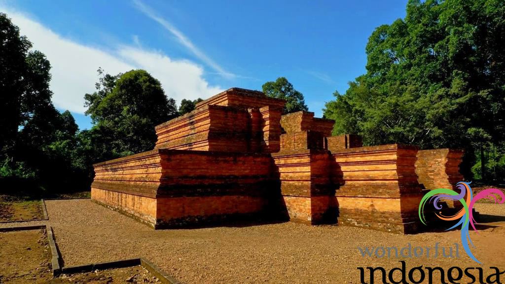 Jambi Tourism - Photo Gallery - Sumatera Indonesia - muaro jambi temple 1