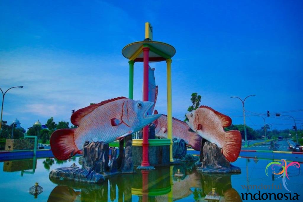 Riau Tourism - Photo Gallery - tugu ikan batu enam rokan hilir riau
