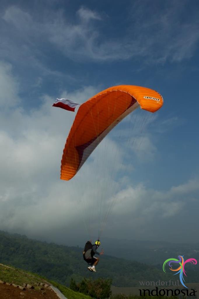 West Java Tourism - Photo Gallery - paragliding puncak bogor west java 3