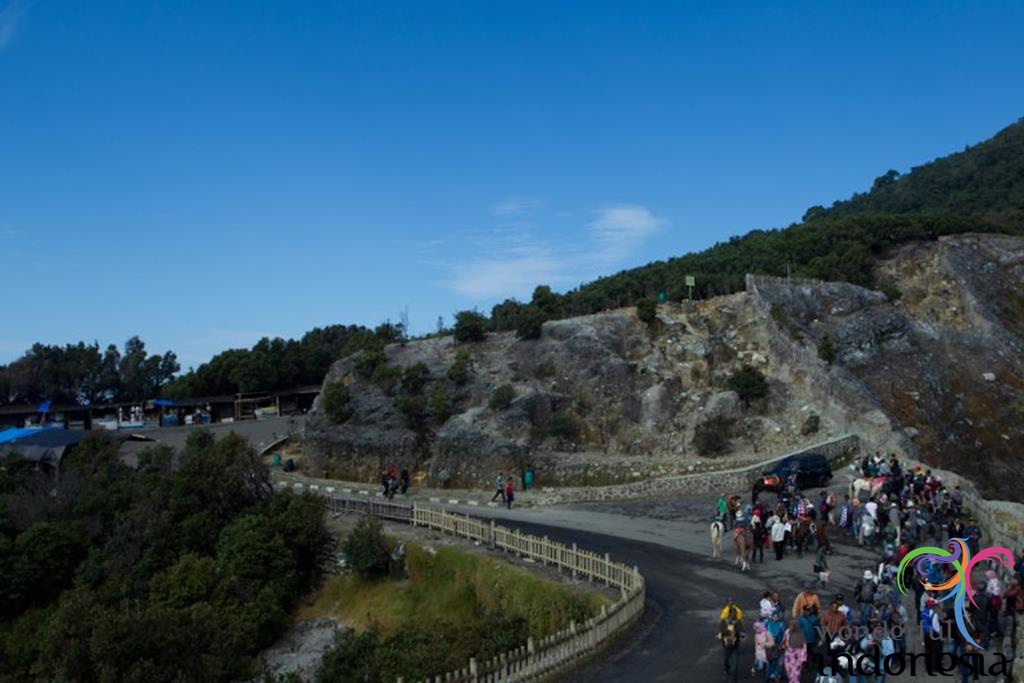 West Java Tourism - Photo Gallery - tangkuban perahu volcanic crater ...