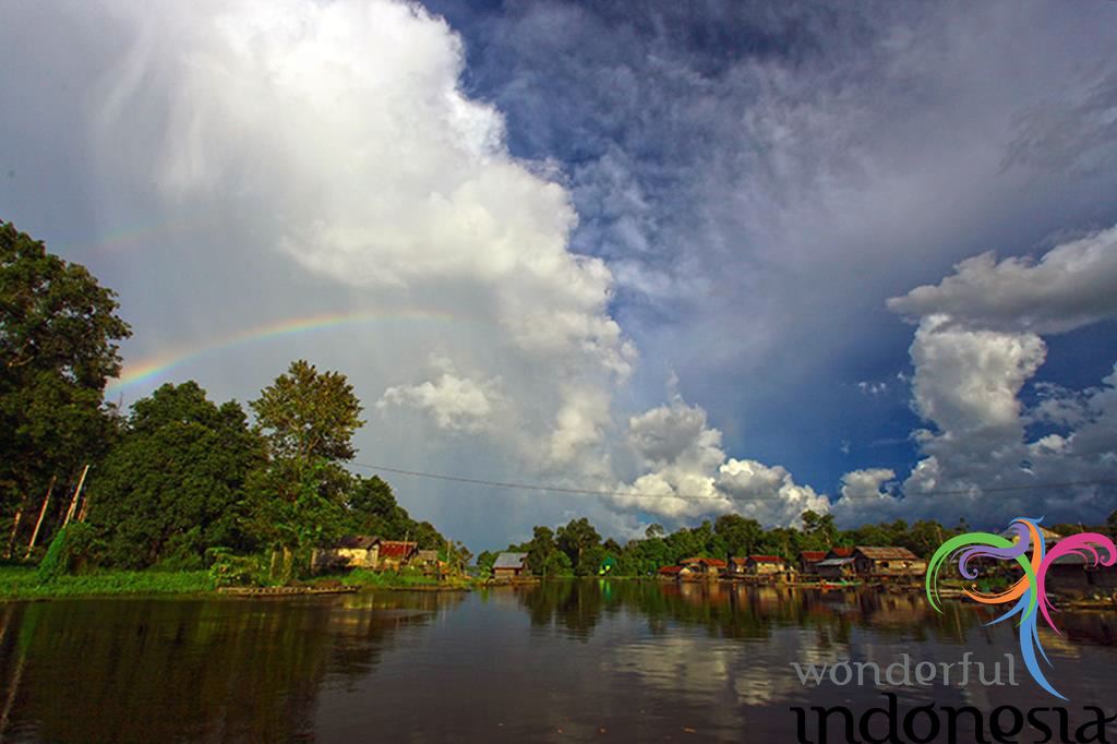 West Borneo - West Kalimantan Tourism - Photo Gallery - sentarum lake ...