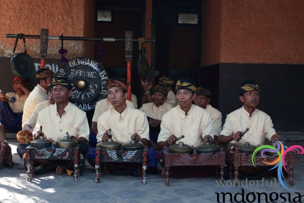 West Nusa Tenggara Tourism - Photo Gallery - gendang beleq music sasak ...