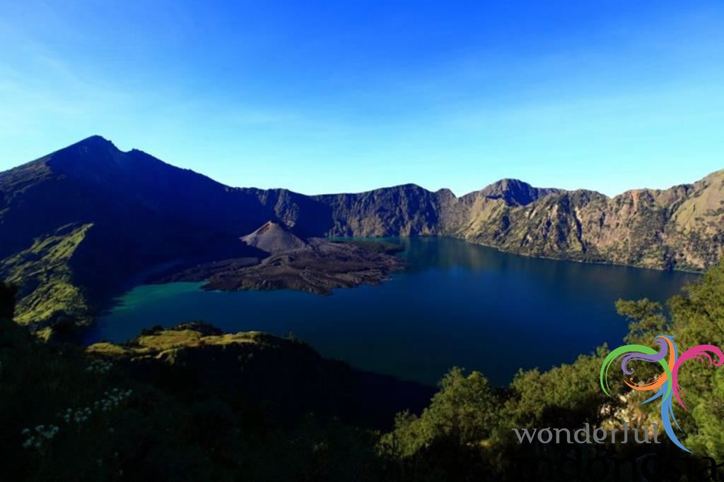West Nusa Tenggara Tourism - Photo Gallery - lake segara anak mount ...