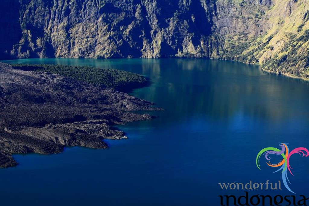 West Nusa Tenggara Tourism - Photo Gallery - lake segara anak mount ...