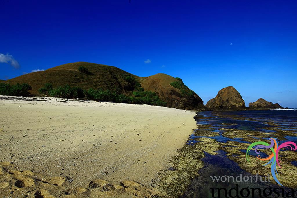 West Nusa Tenggara Tourism - Photo Gallery - seger beach kuta lombok 1