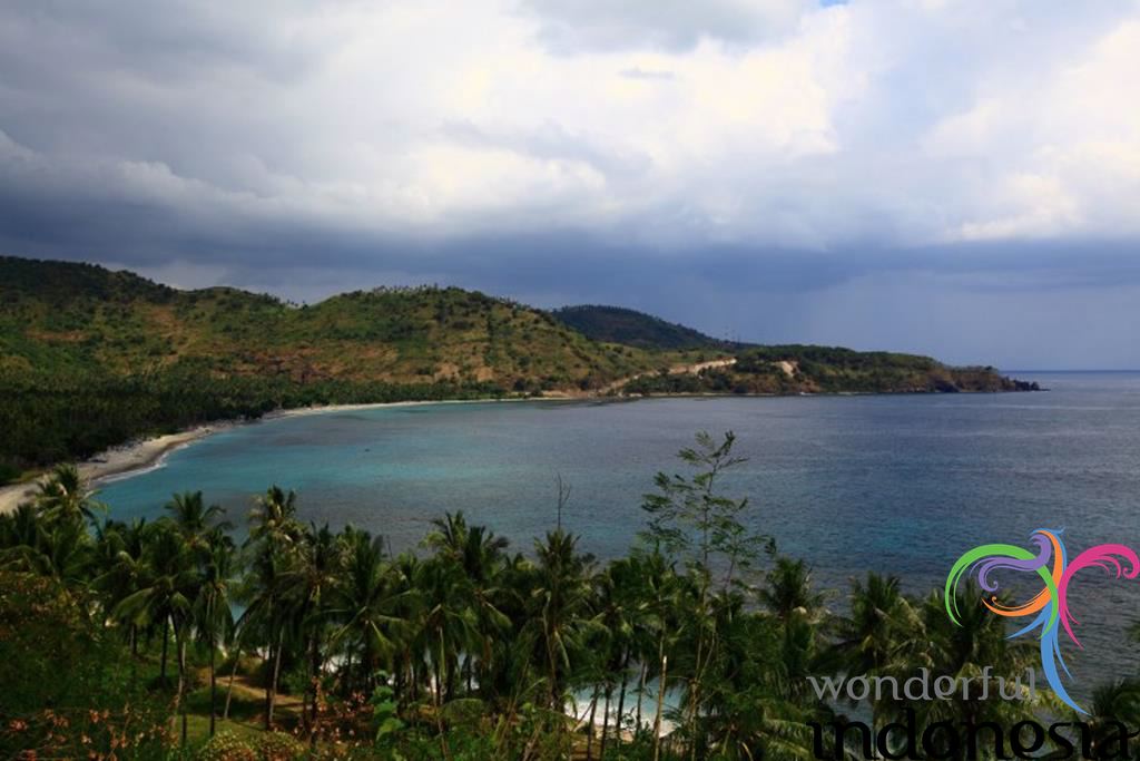 West Nusa Tenggara Tourism - Photo Gallery - senggigi beach lombok ...