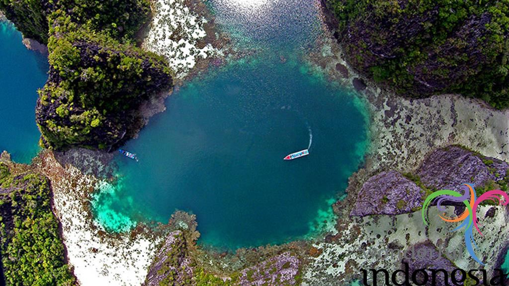 West Papua - West Irian Jaya Tourism - Photo Gallery - misool island raja ampat papua barat 39