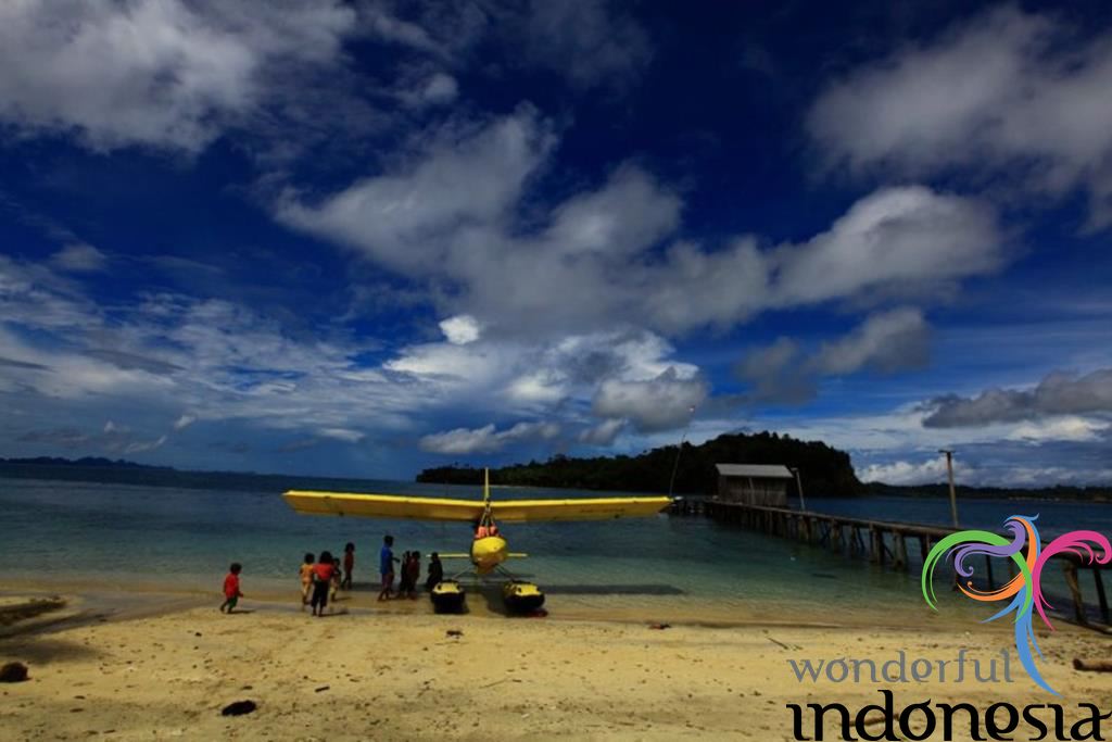 West Papua - West Irian Jaya Tourism - Photo Gallery - misool island raja ampat papua barat 6.JPG