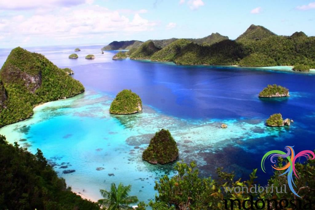West Papua - West Irian Jaya Tourism - Photo Gallery - raja ampat papua ...