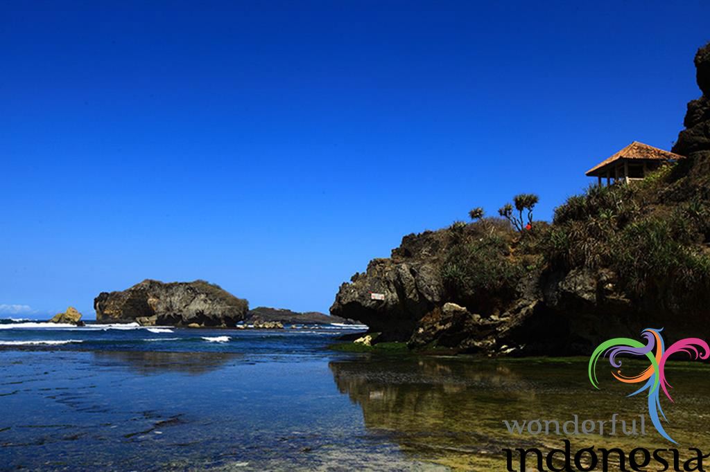 Yogyakarta Tourism - Photo Gallery - sundak beach gunung kidul yogyakarta 1.JPG